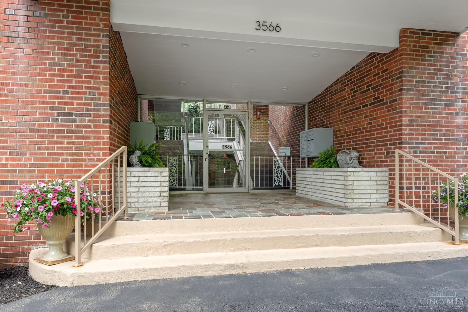 3566 Amberacres Dr #5, Cincinnati, OH 45237 - MLS 1883532 - Coldwell Banker