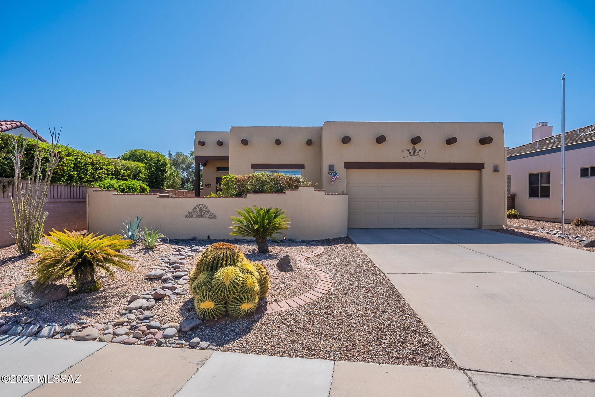 3437 S Abrego Dr, Green Valley, AZ 85614 - MLS 22508886 - Coldwell Banker