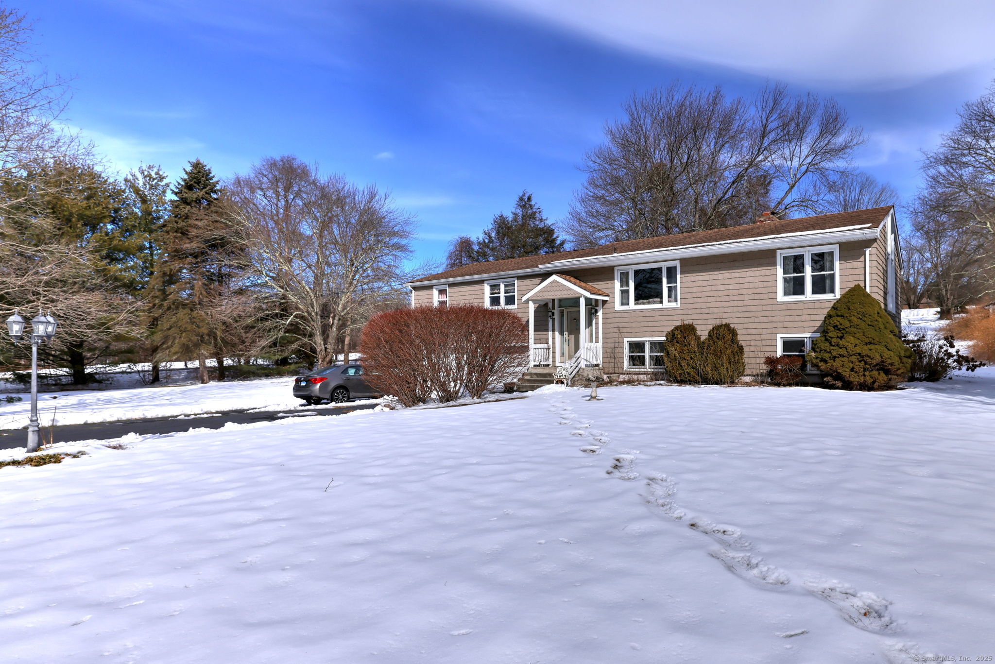 587 Russell Ct, Orange, CT 06477 - MLS 24075950 - Coldwell Banker