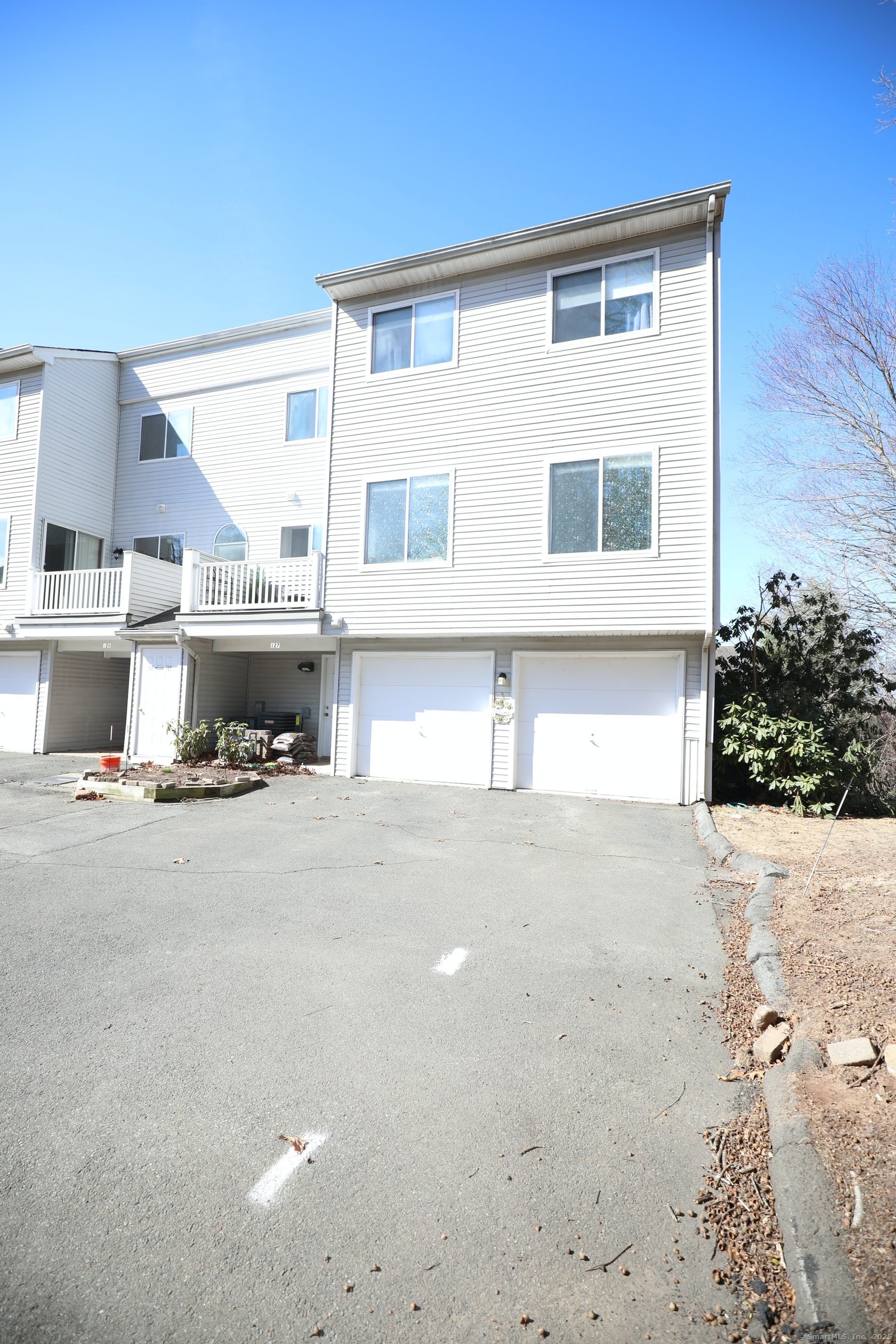 127 Staffordshire Commons Dr #127, Wallingford, CT 06492 - MLS 24079642 ...
