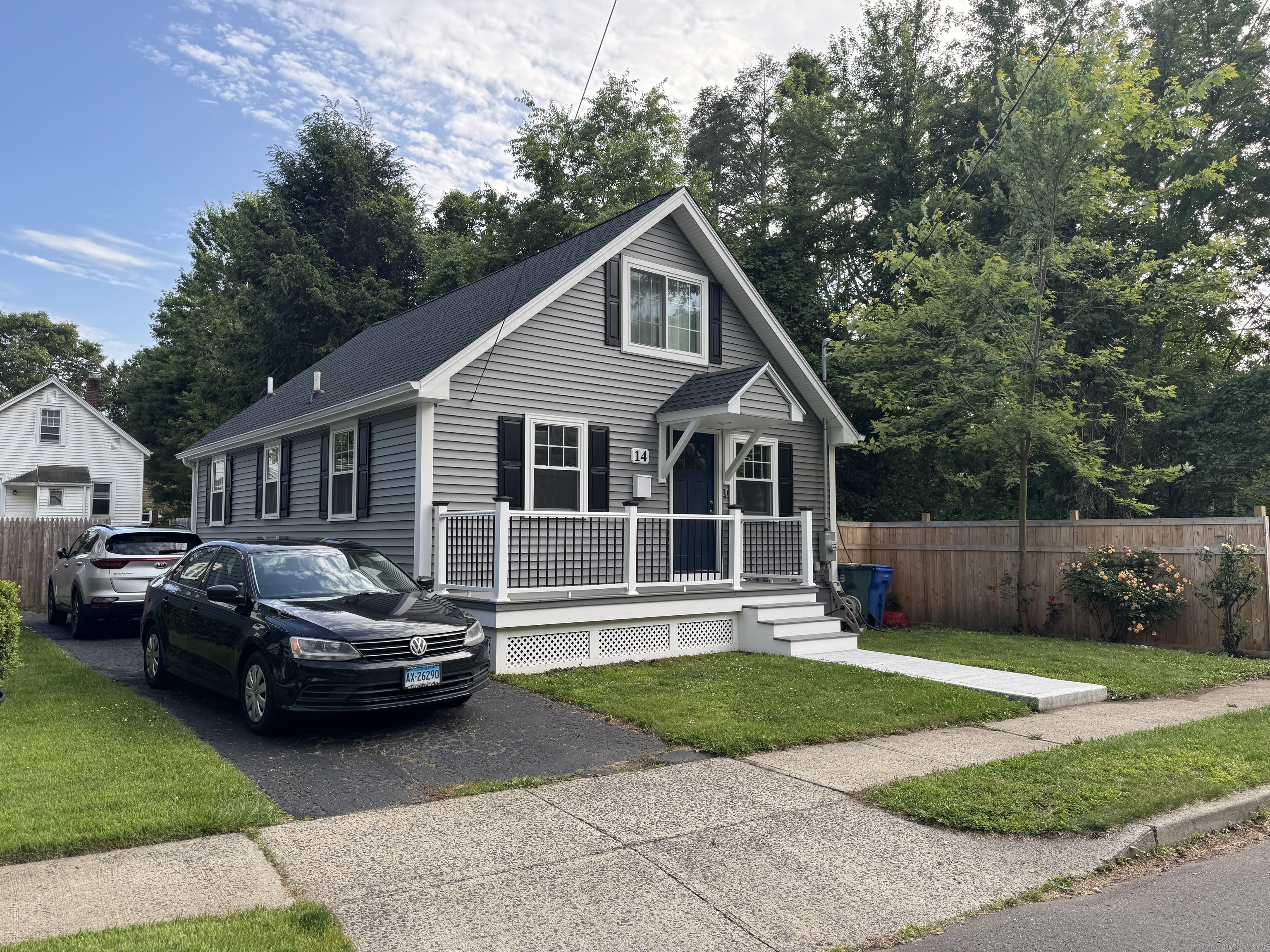 14 Russell St, Hamden, CT 06517 - MLS 24096754 - Coldwell Banker