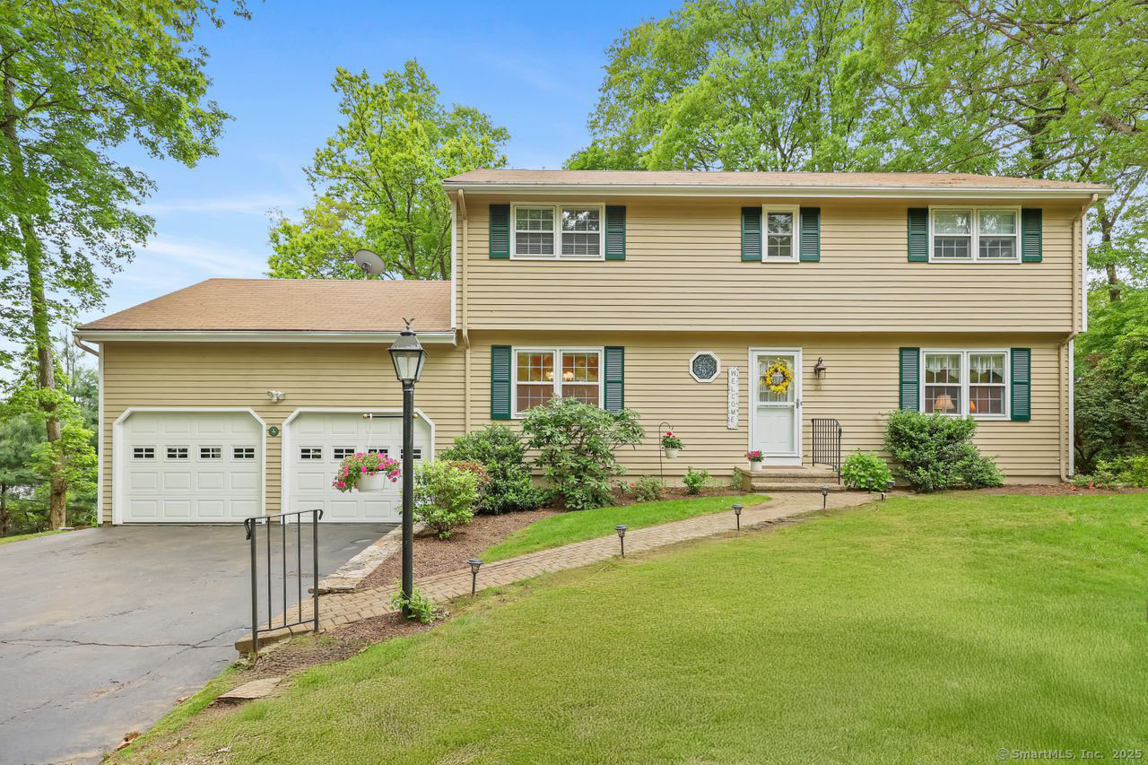 33 Raven Rd, Trumbull, CT 06611 - MLS 24097932 - Coldwell Banker