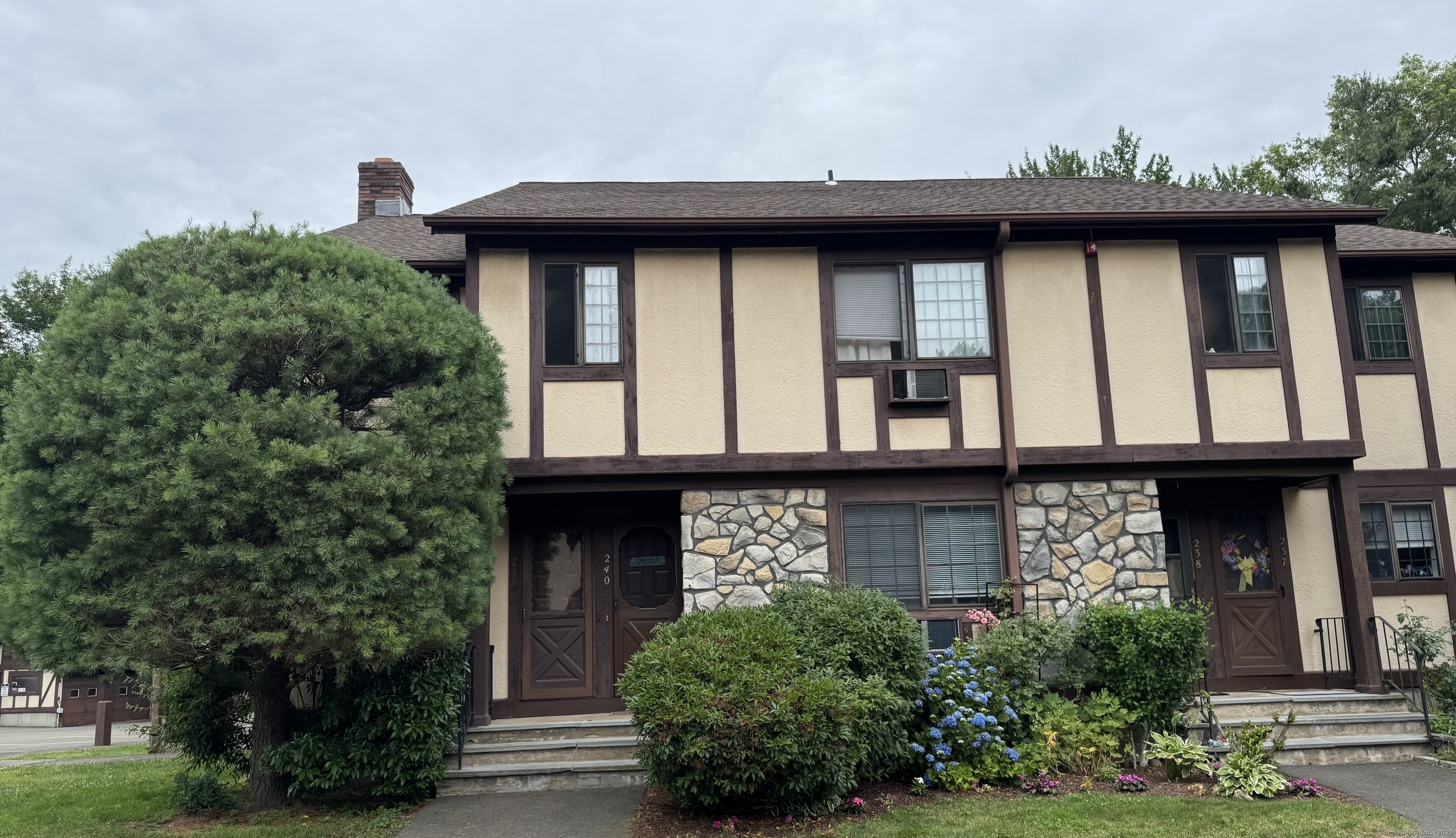 239 Foxwood Ln #239, Milford, CT 06461 - MLS 24107314 - Coldwell Banker
