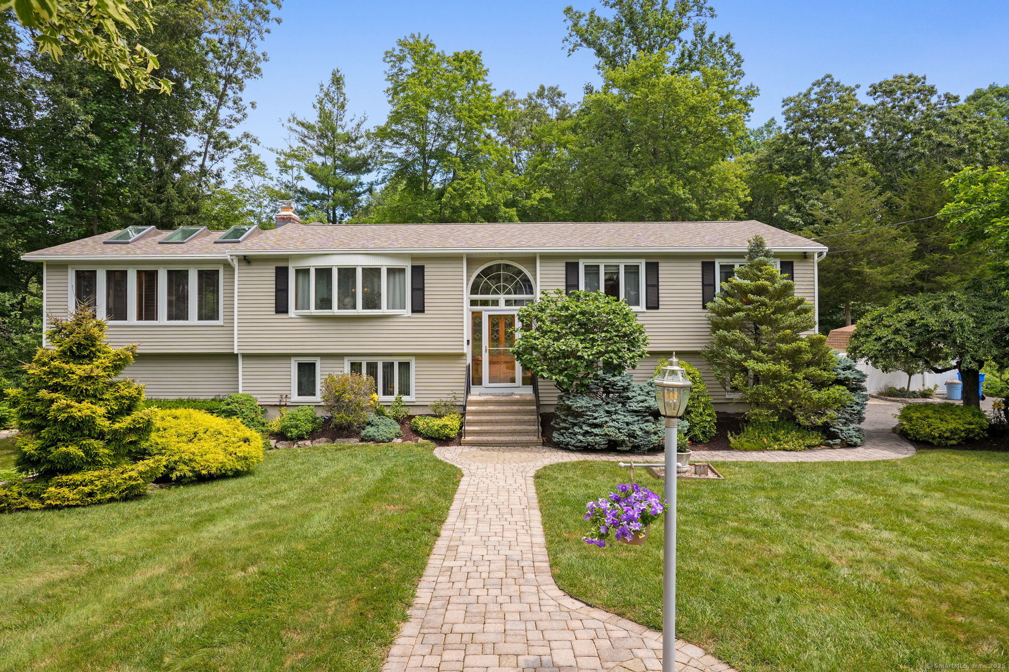 31 Astor Dr, Shelton, CT 06484 - MLS 24108222 - Coldwell Banker