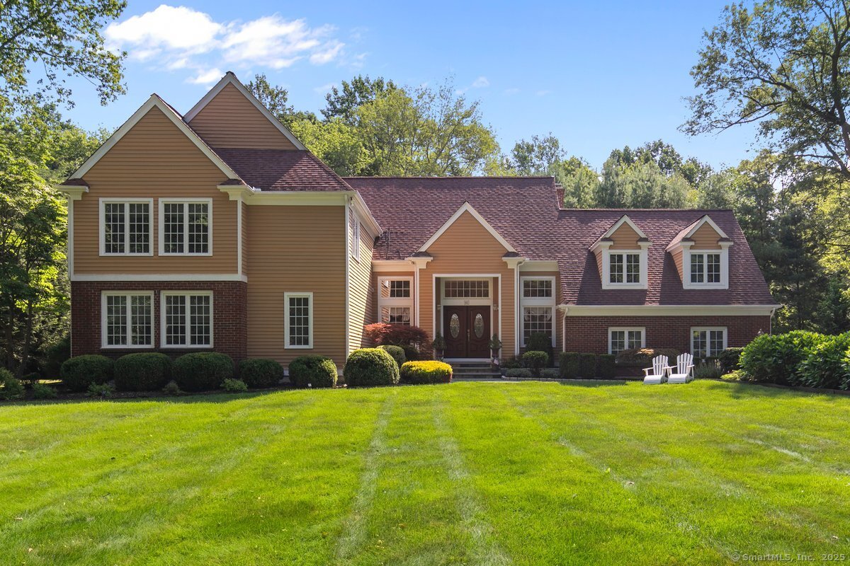 60 Red Barn Rd, Trumbull, CT 06611 - MLS 24115212 - Coldwell Banker