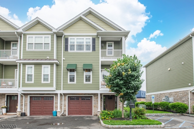 15 Chaz Way, Fairfield, NJ 07004 - MLS 3970695 - Coldwell Banker