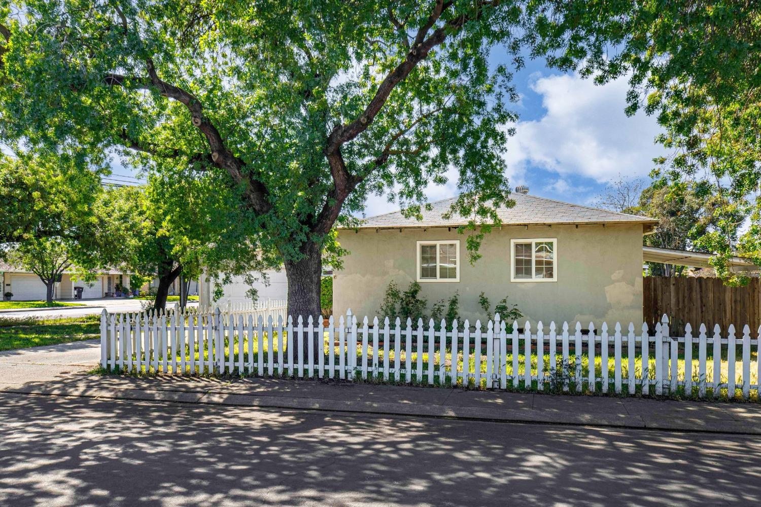 1601 Gay Dr Modesto Ca 95350 Mls 224033692 Coldwell Banker