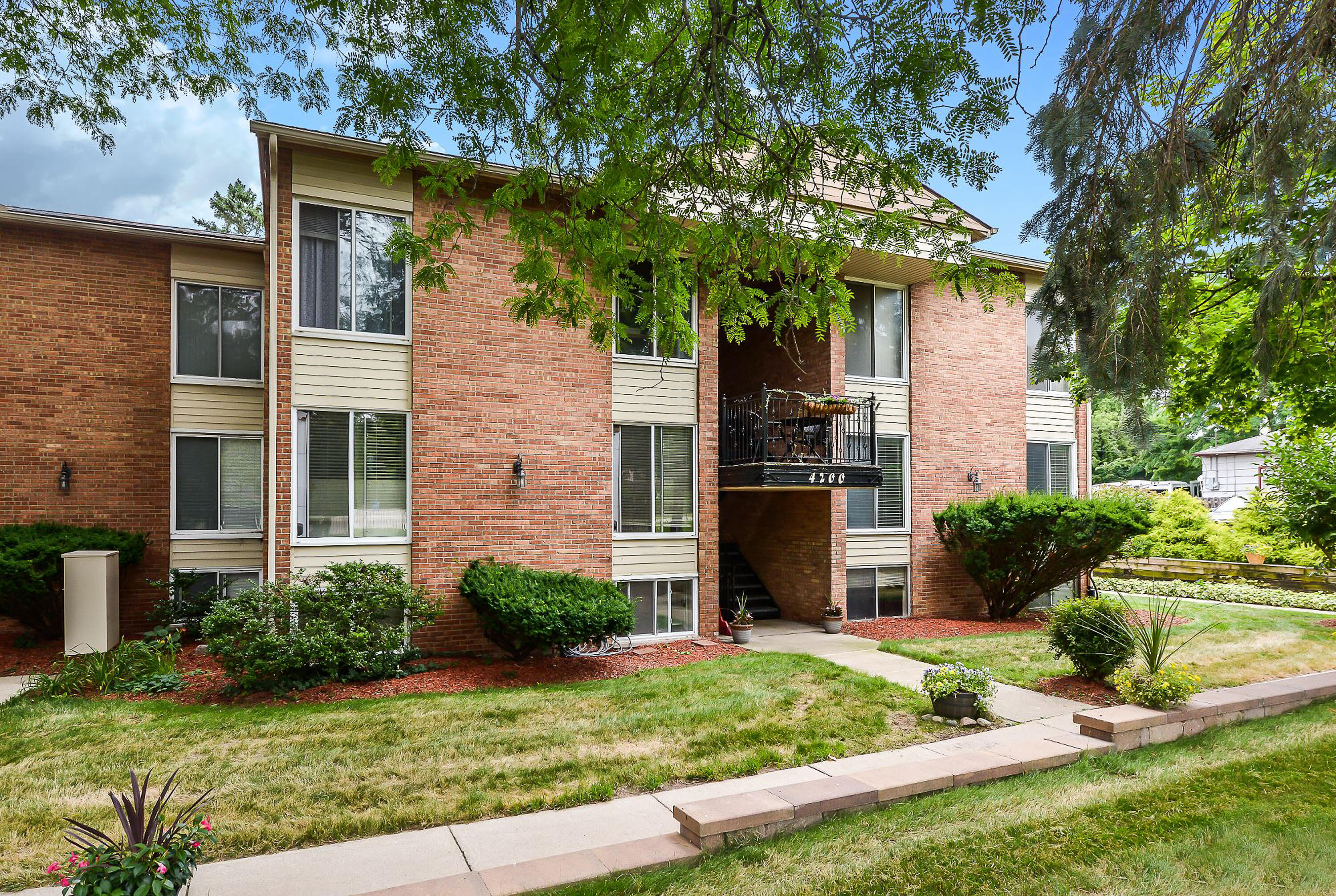 4200 Packard St #4, Ann Arbor, MI 48108 - MLS 25008475 - Coldwell Banker
