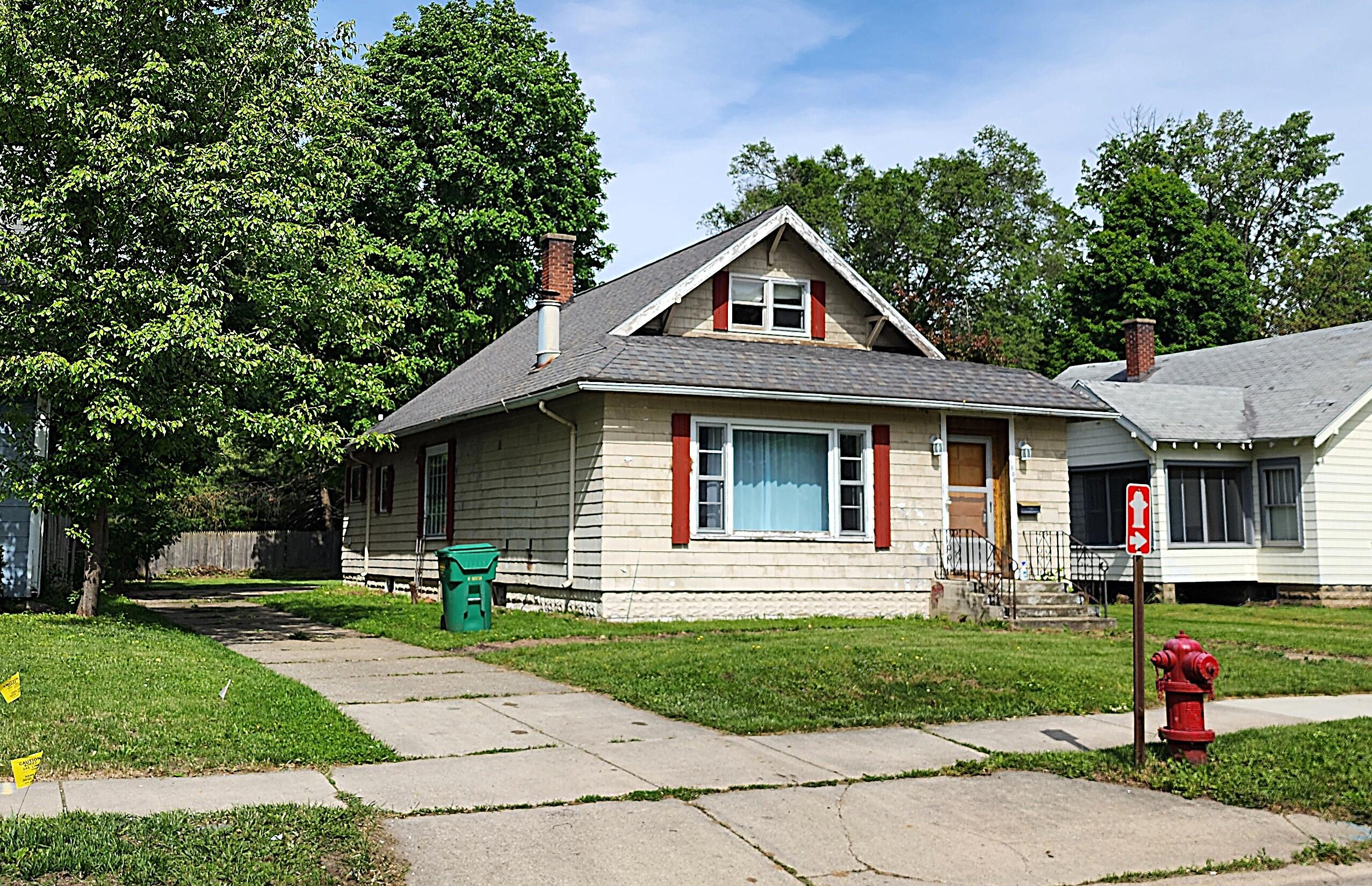 1006 N Main St, Three Rivers, MI 49093 - MLS 25024426 - Coldwell Banker