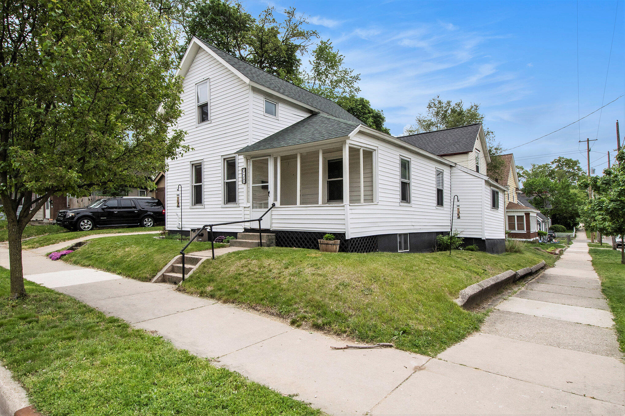 928 Baxter St SE, Grand Rapids, MI 49506 - MLS 25024492 - Coldwell Banker