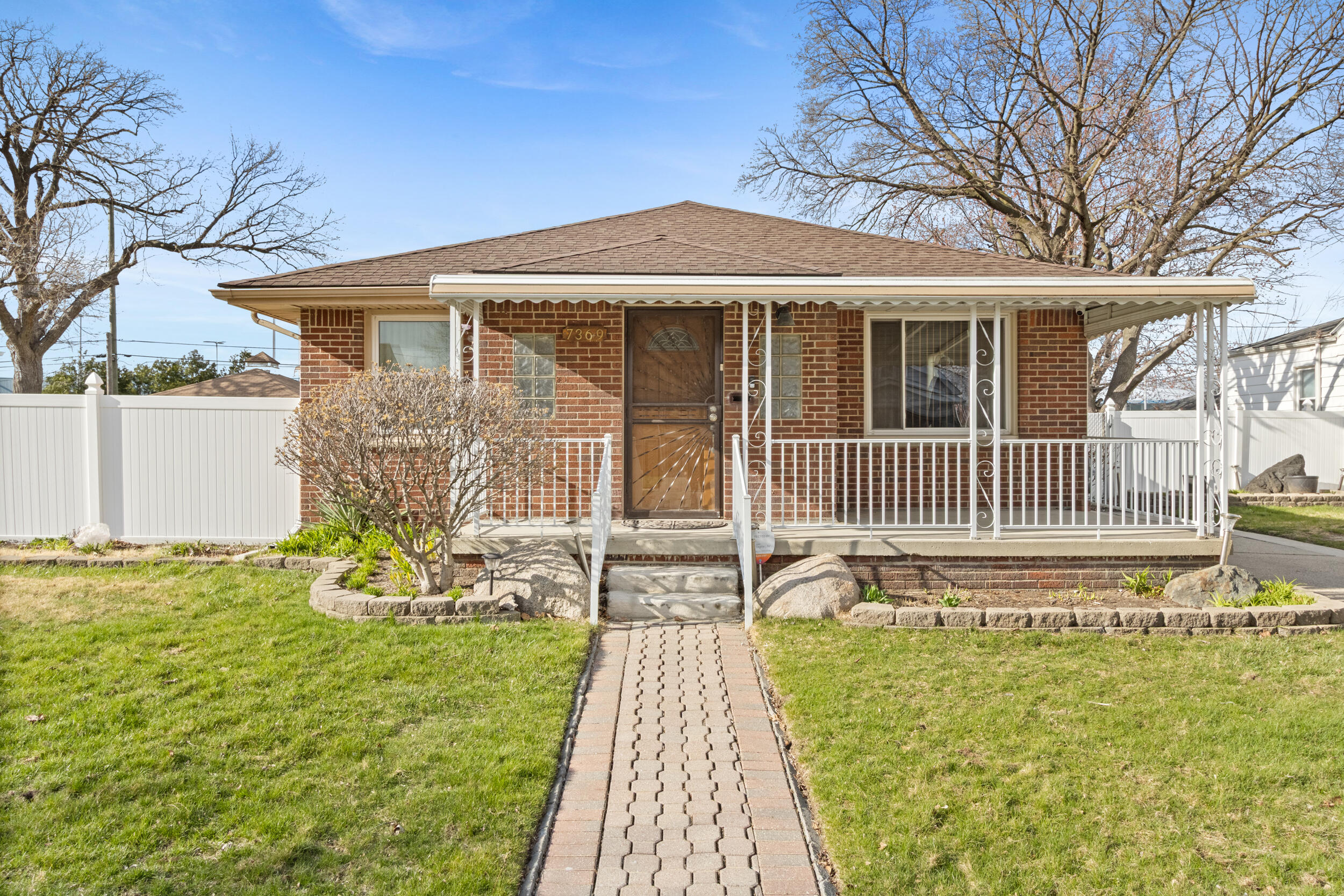 7369 Helen, Center Line, MI 48015 - MLS 25027122 - Coldwell Banker