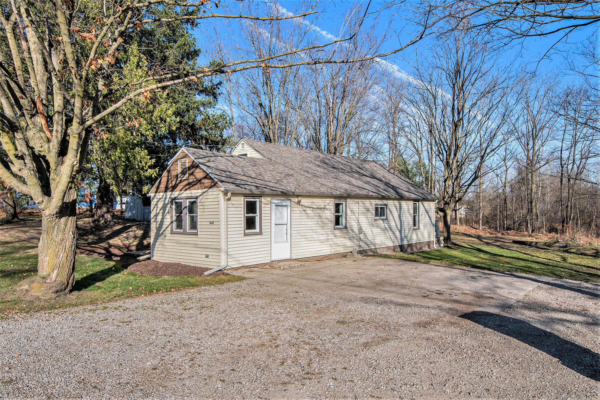 1642 Jordan Lake Ave, Lake Odessa, MI 48849 - MLS 22047755 - Coldwell ... 1642 Jordan Lake Ave, Lake Odessa, MI 48849 - MLS 22047755 - Coldwell ...