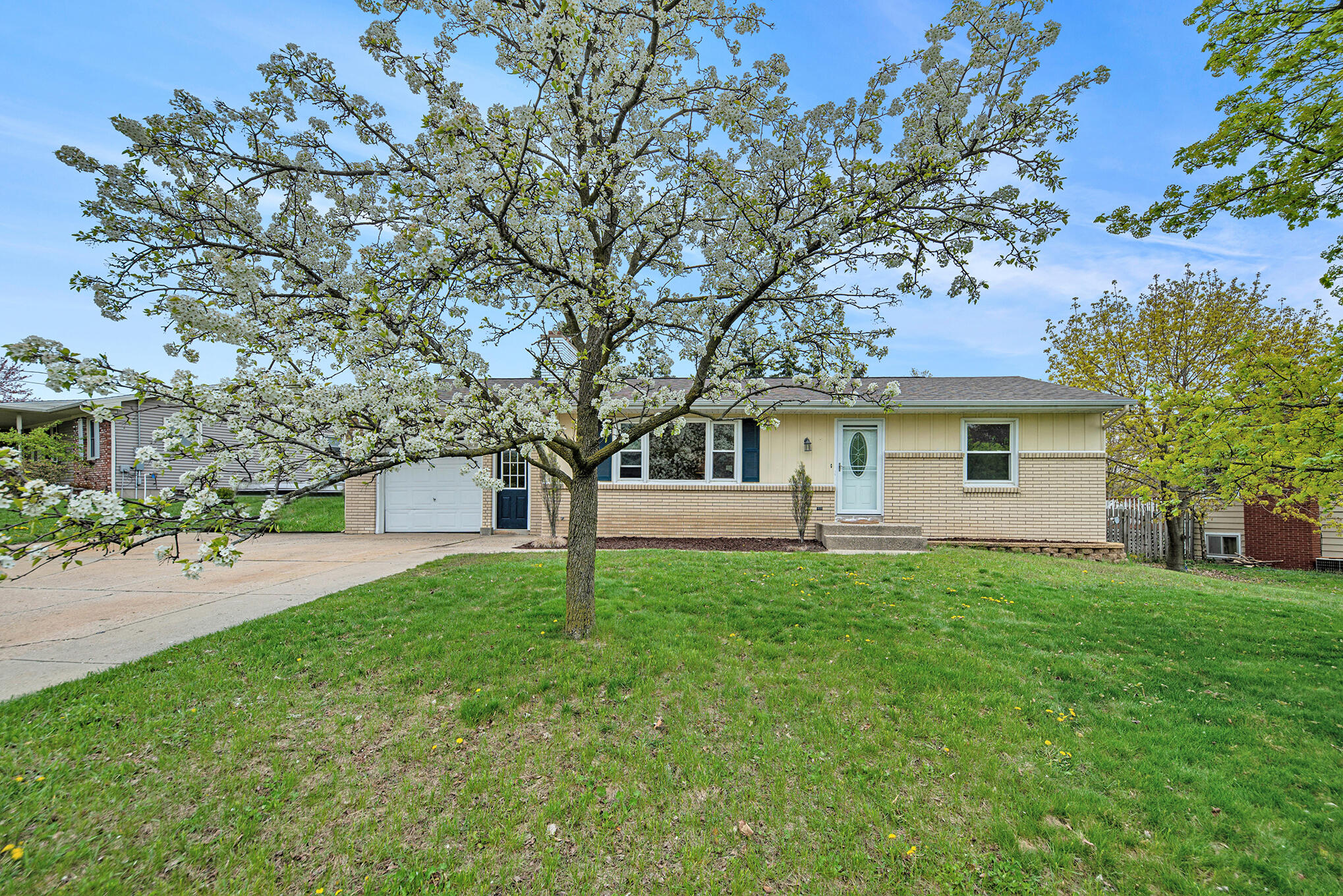 2640 Lincoln NW, Grand Rapids, MI 49544 - MLS 23013335 - Coldwell Banker 2640 Lincoln NW, Grand Rapids, MI 49544 - MLS 23013335 - Coldwell Banker