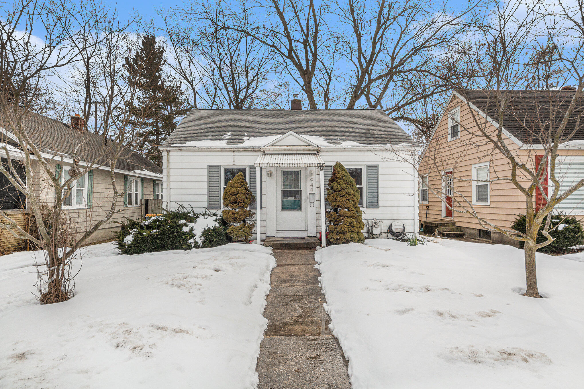 944 Merritt St SE, Grand Rapids, MI 49507 - MLS 25006731 - Coldwell Banker