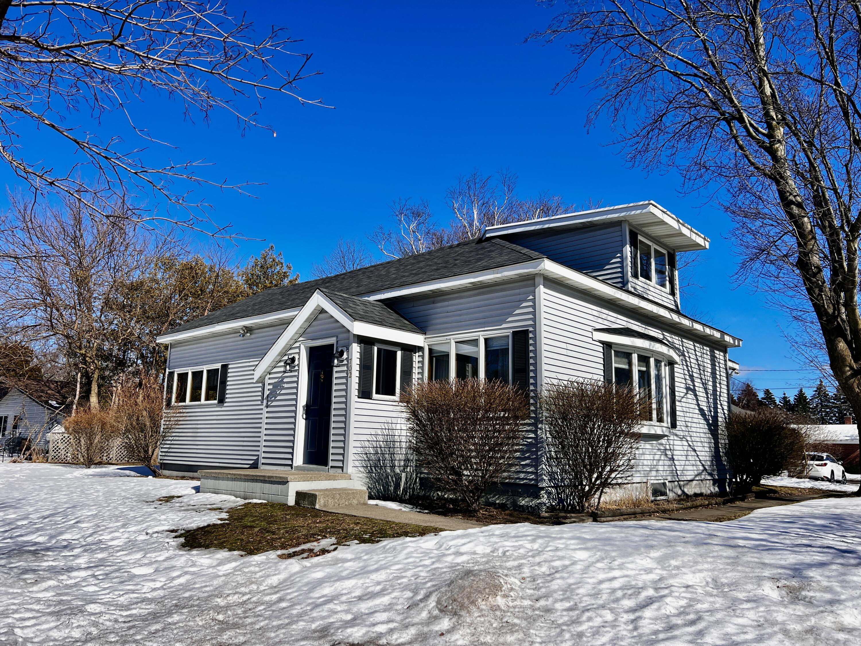 702 N Emily St, Ludington, MI 49431 - MLS 25006942 - Coldwell Banker