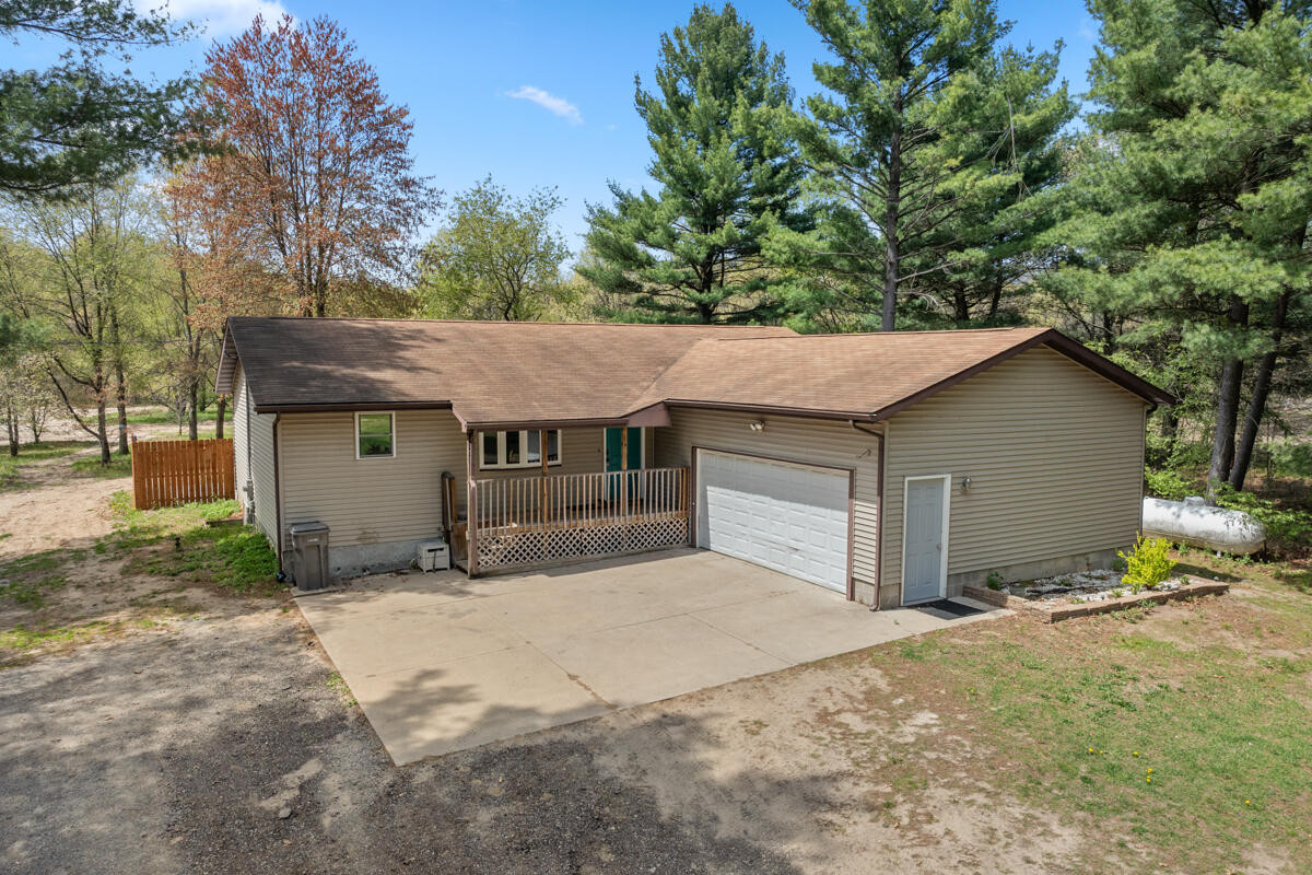 555 S Maple Island Rd, Muskegon, MI 49442 - MLS 25020412 - Coldwell Banker