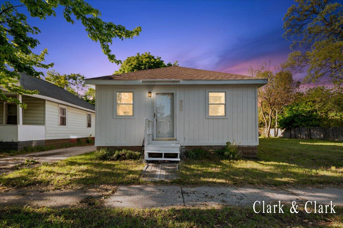 902 Turner Ave, Muskegon, MI 49442 - MLS 25024192 - Coldwell Banker