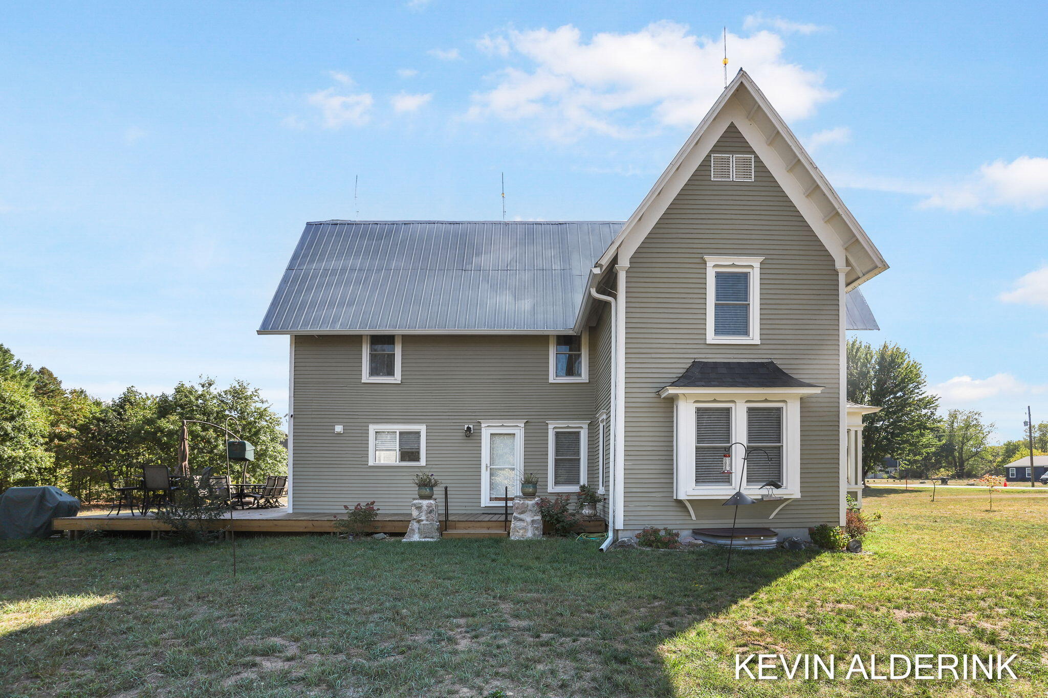 211 66th St, South Haven, MI 49090 - MLS 25050526 - Coldwell Banker