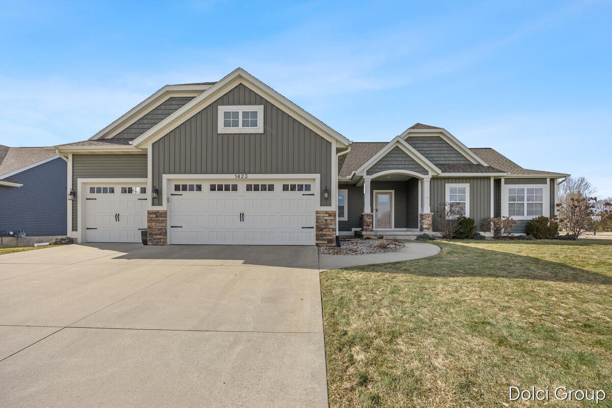 1423 Winchester Ct, Grand Rapids, MI 49534 - MLS 26007545 - Coldwell Banker