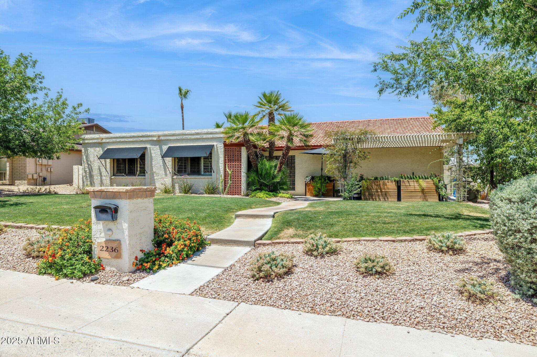 2236 E Sierra, Phoenix, AZ 85028 - MLS 6878210 - Coldwell Banker