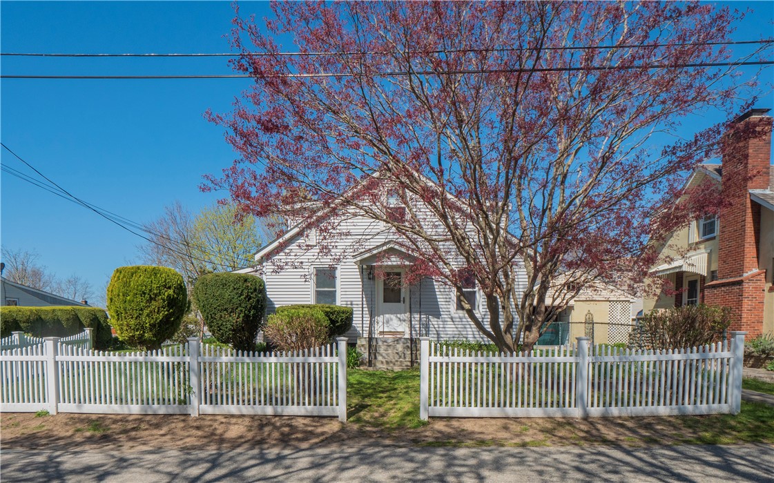 82 Mason Ave, Portsmouth, RI 02871 - MLS 1357383 - Coldwell Banker