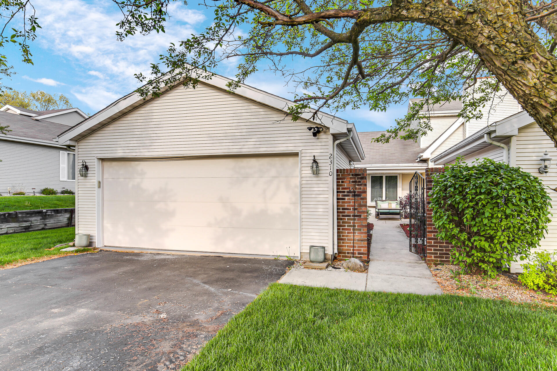 2310 Deerpath Dr W, Schererville, IN 46375 - MLS 803221 - Coldwell Banker