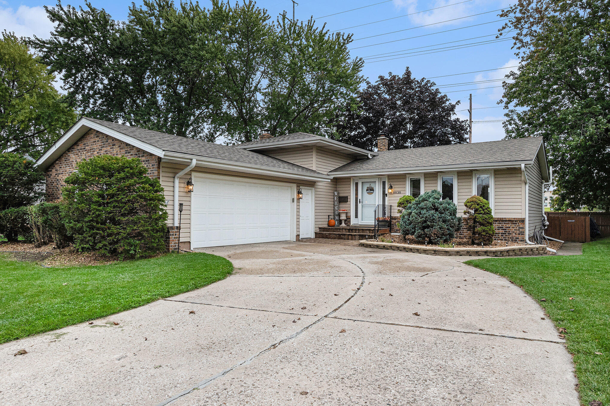 8838 Madison Ct, Munster, IN 46321 - MLS 831223 - Coldwell Banker