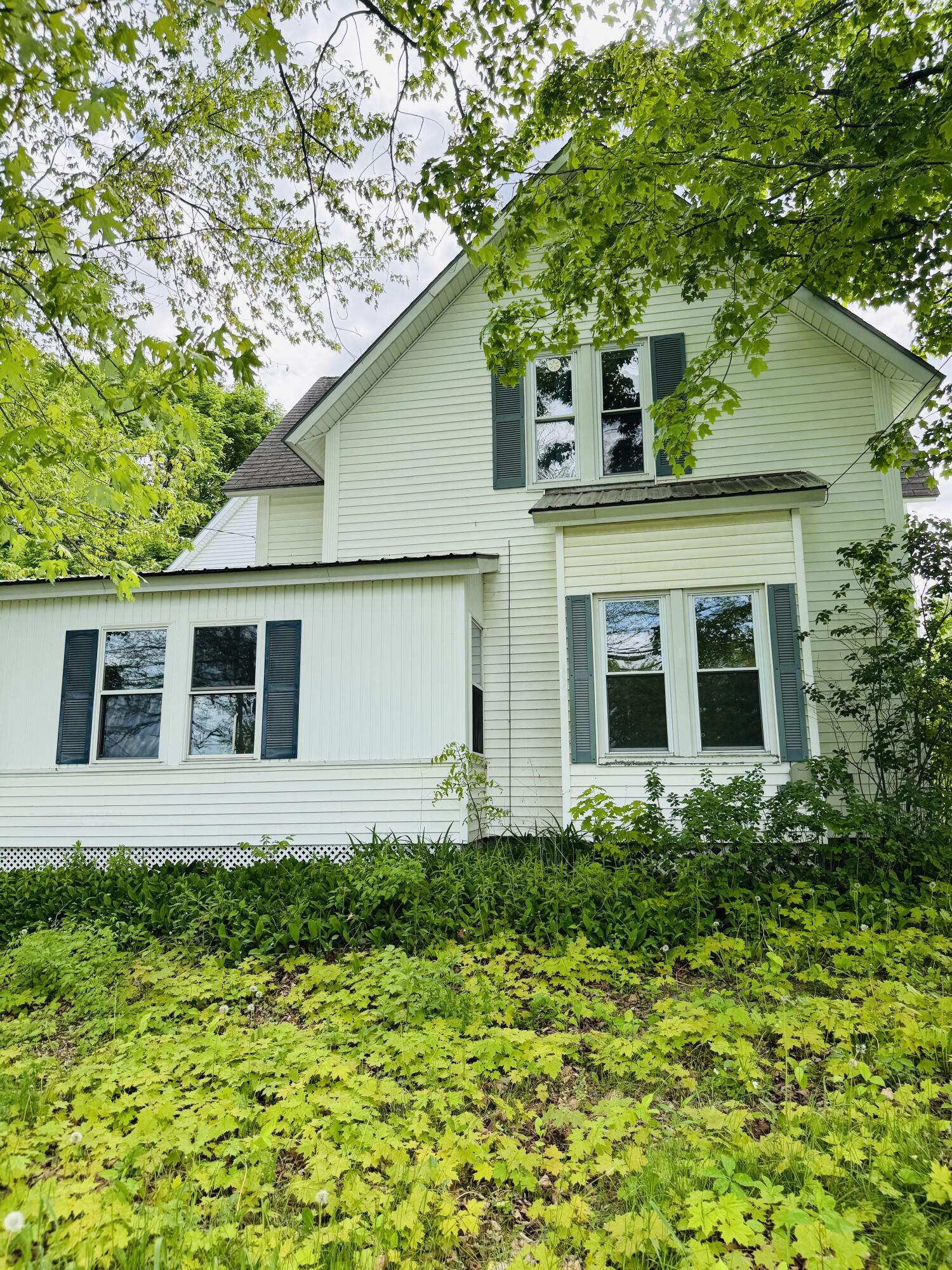 156 Railroad St, Clinton, ME 04927 - MLS 1624723 - Coldwell Banker