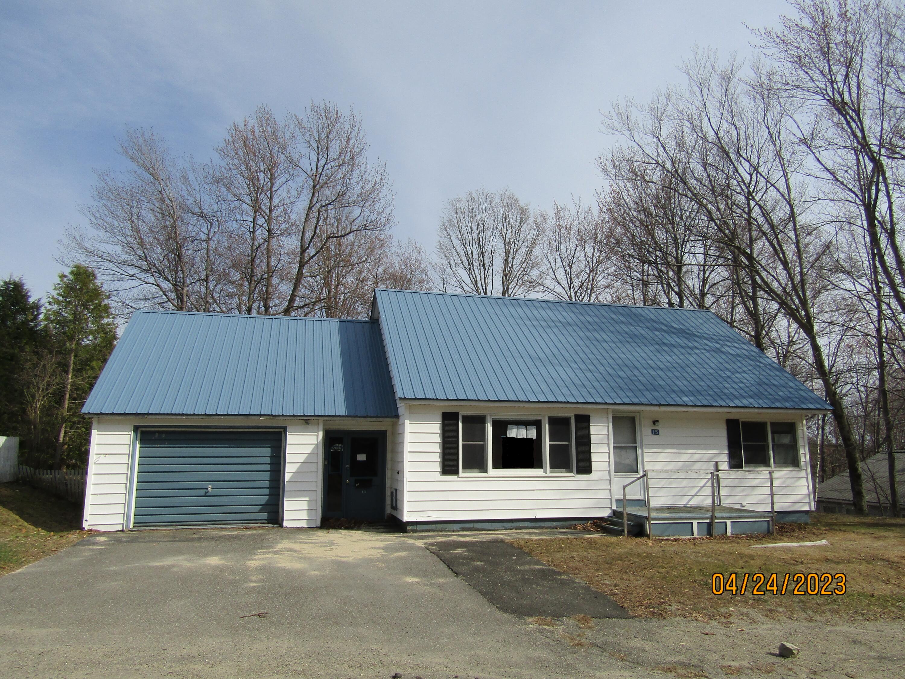 15 New Hampshire St, Millinocket, ME 04462 - MLS 1555701 - Coldwell Banker