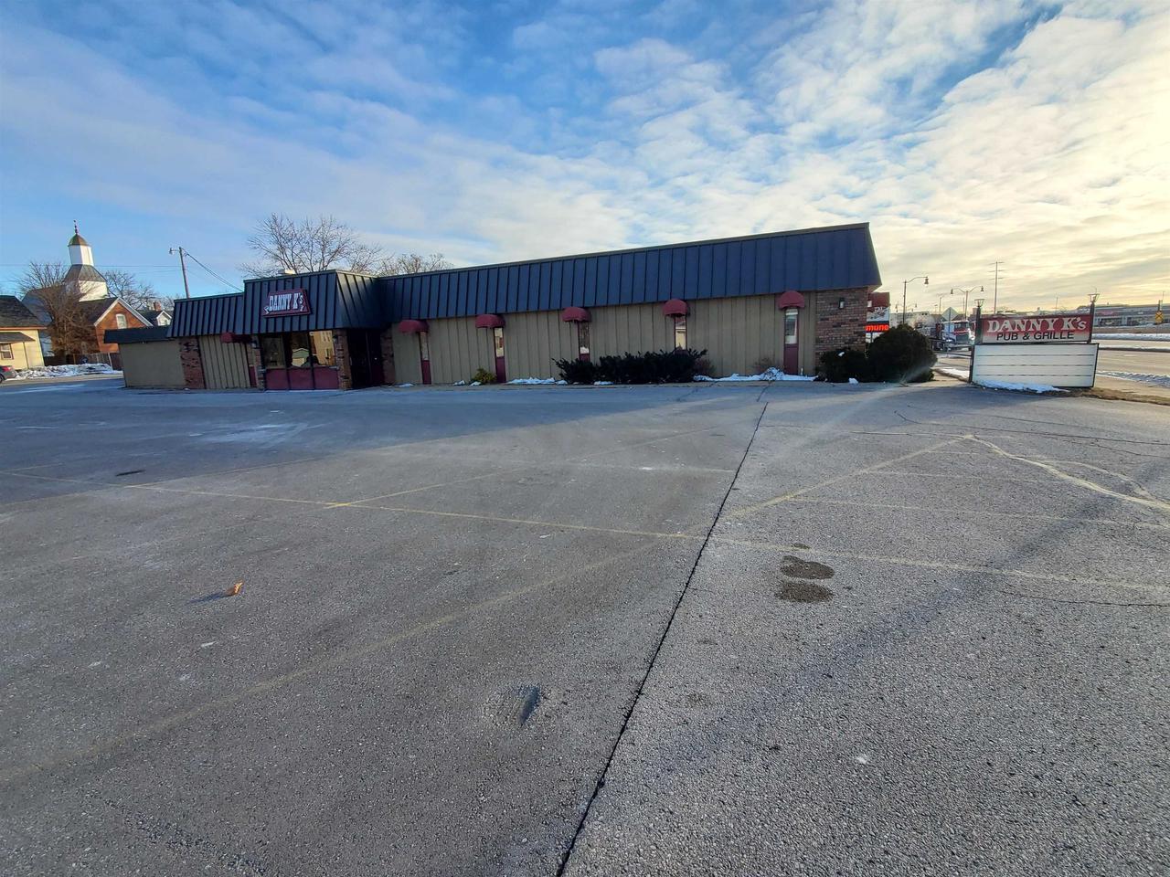 950 W Grand Ave, Wisconsin Rapids, WI 54495 - MLS 22500800 - Coldwell ...