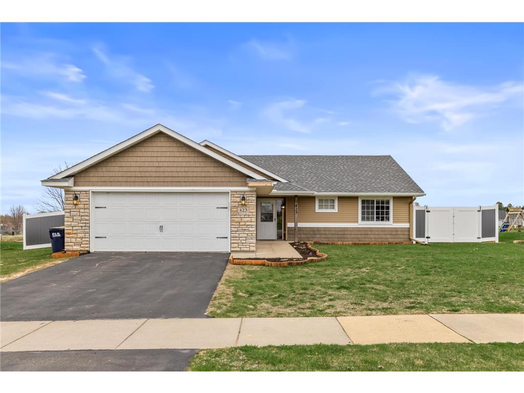 423 W Overlook Dr, Ellsworth, WI 54011 - MLS 6707261 - Coldwell Banker