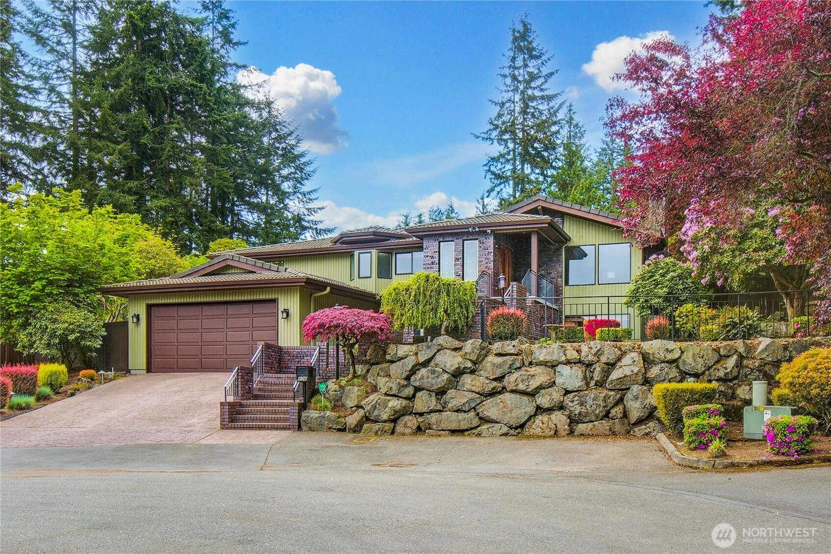 806 Alpine Dr, Everett, WA 98203 - MLS 2359441 - Coldwell Banker