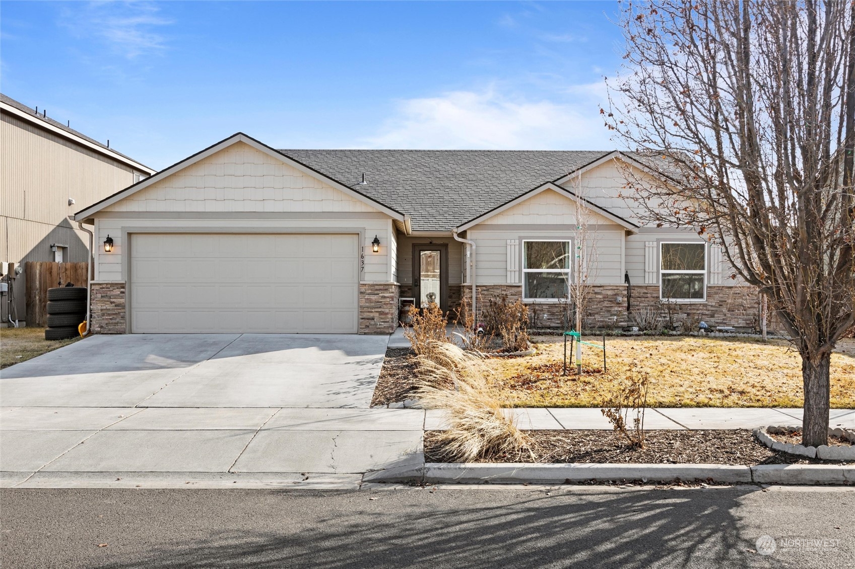 1637 E Truman Dr, Moses Lake, WA 98837 - MLS 2045165 - Coldwell Banker
