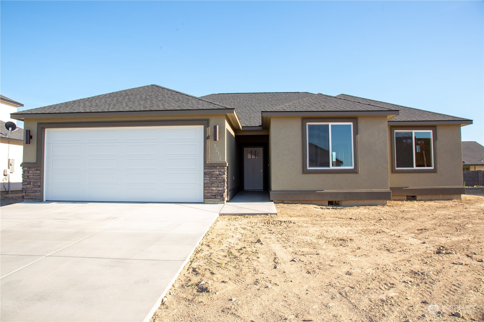 1102 E Cascade St, Othello, WA 99344 - MLS 2301844 - Coldwell Banker