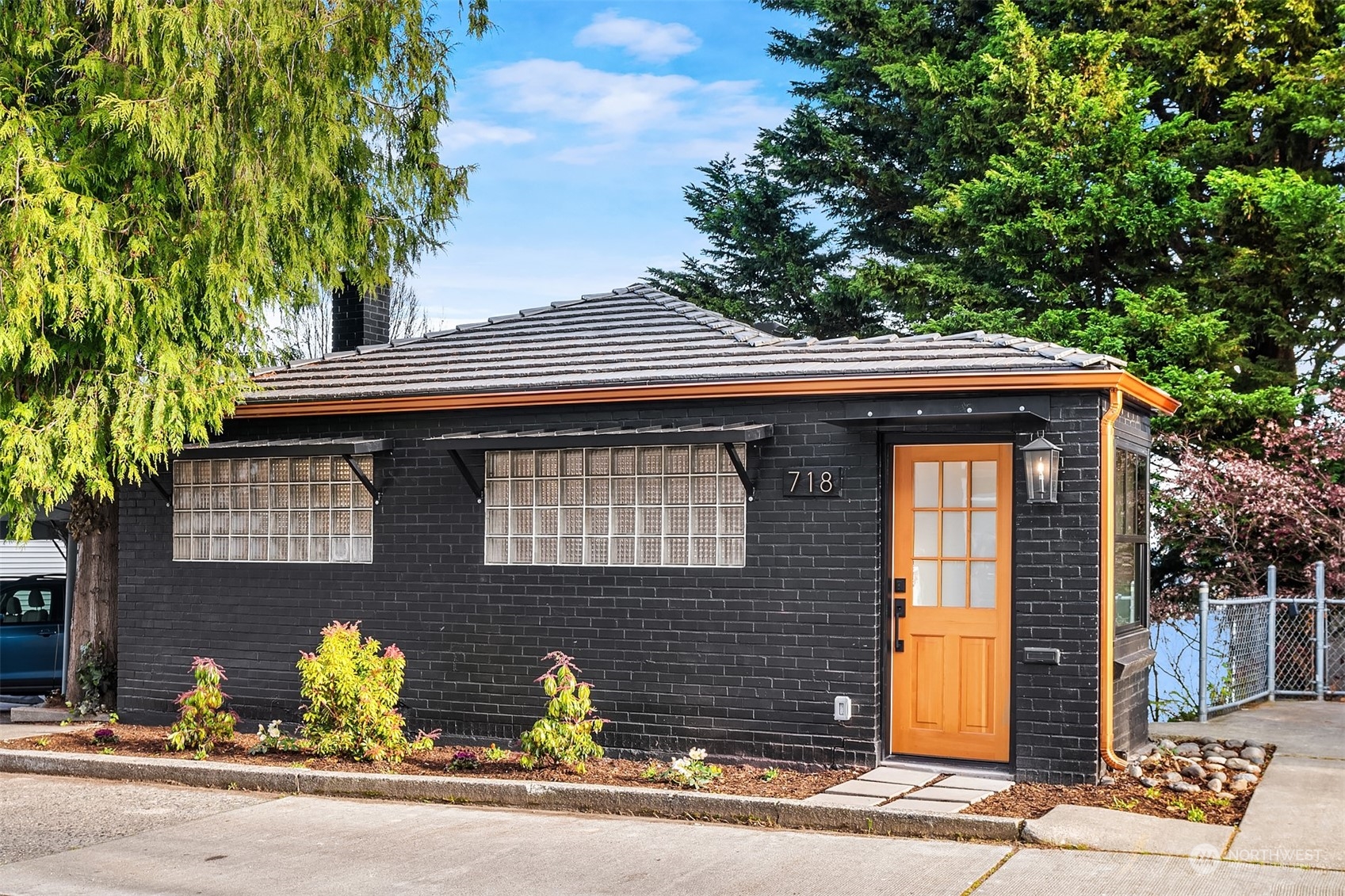 718 McGraw St, Seattle, WA 98109 - MLS 2330078 - Coldwell Banker