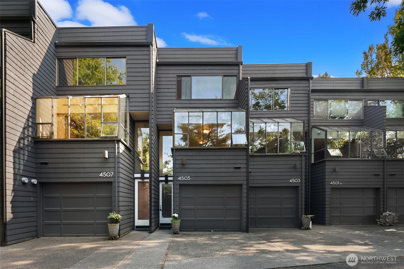 4505 NE 55th St, Seattle, WA 98105 - MLS 2421165 - Coldwell Banker