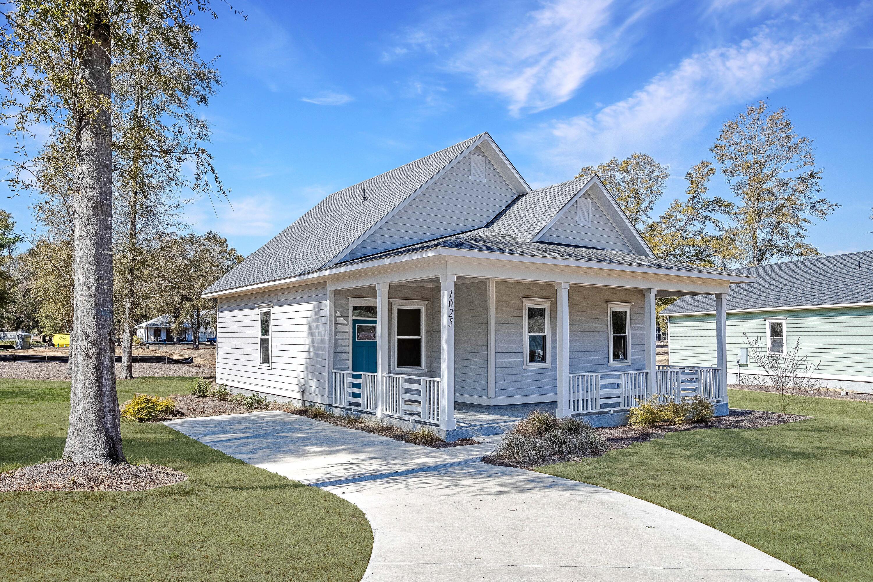 1025 Folly Dr, Summerton, SC 29148 - MLS 25018988 - Coldwell Banker