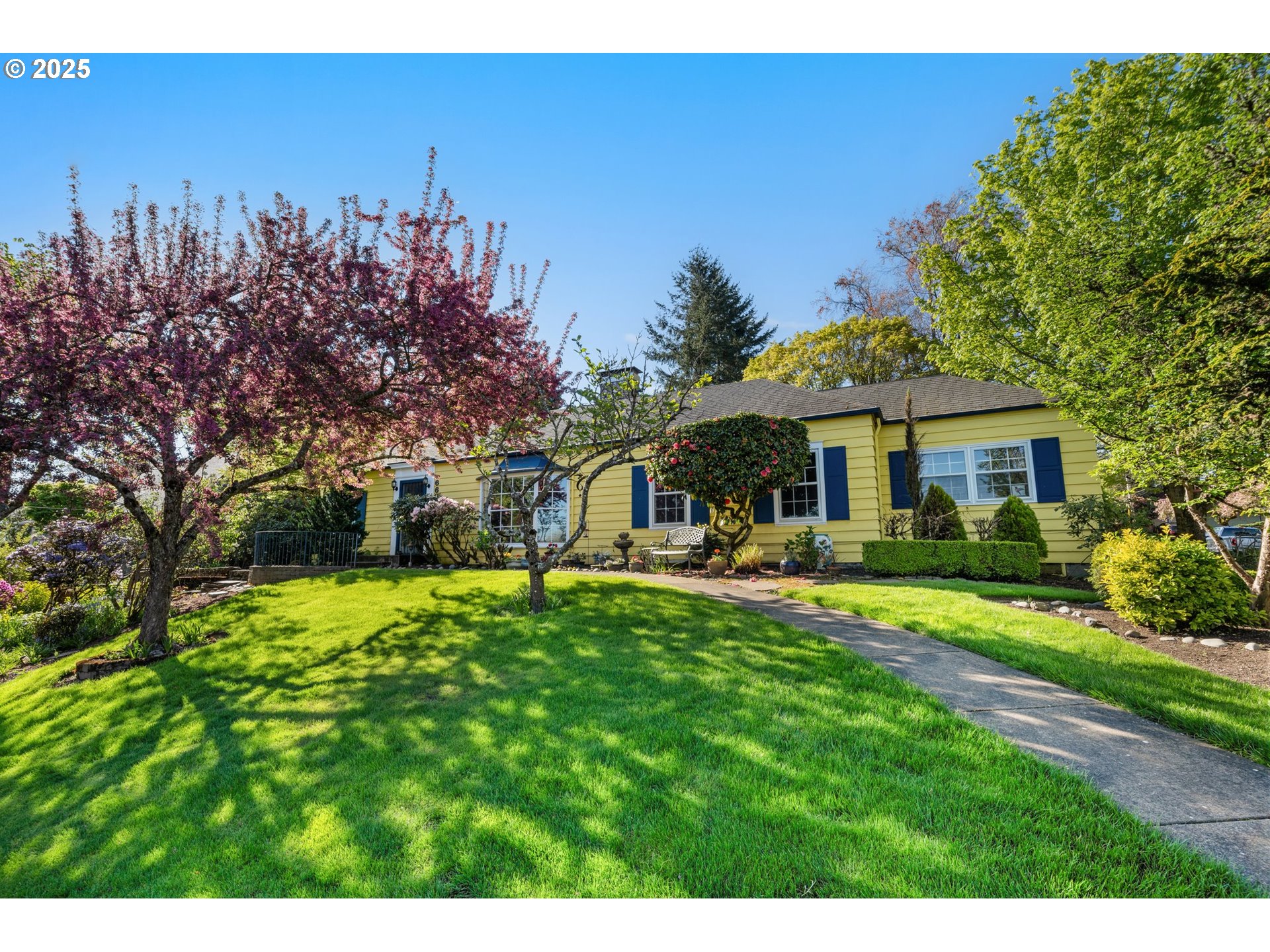 660 SW Evans St, Portland, OR 97219 - MLS 356601153 - Coldwell Banker