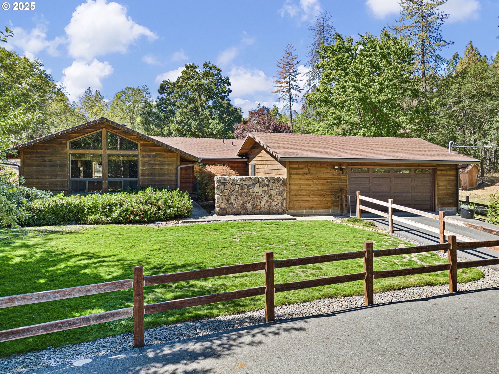 1580 Robertson Bridge Rd, Grants Pass, OR 97526 - MLS 383889477 ...