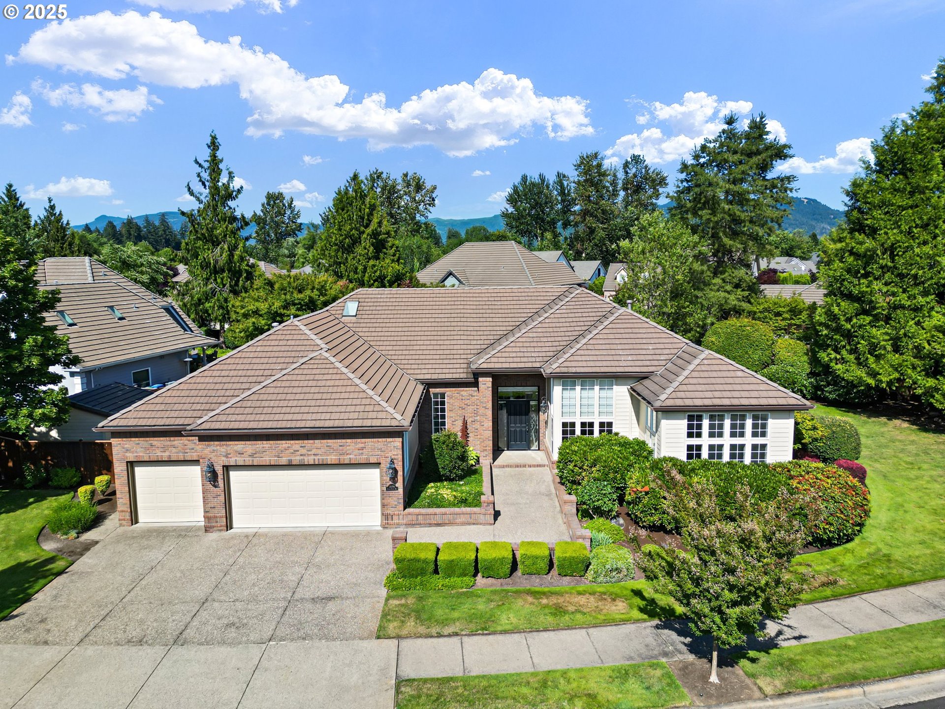 3696 River Pointe Dr, Eugene, OR 97408 - MLS 675242784 - Coldwell Banker