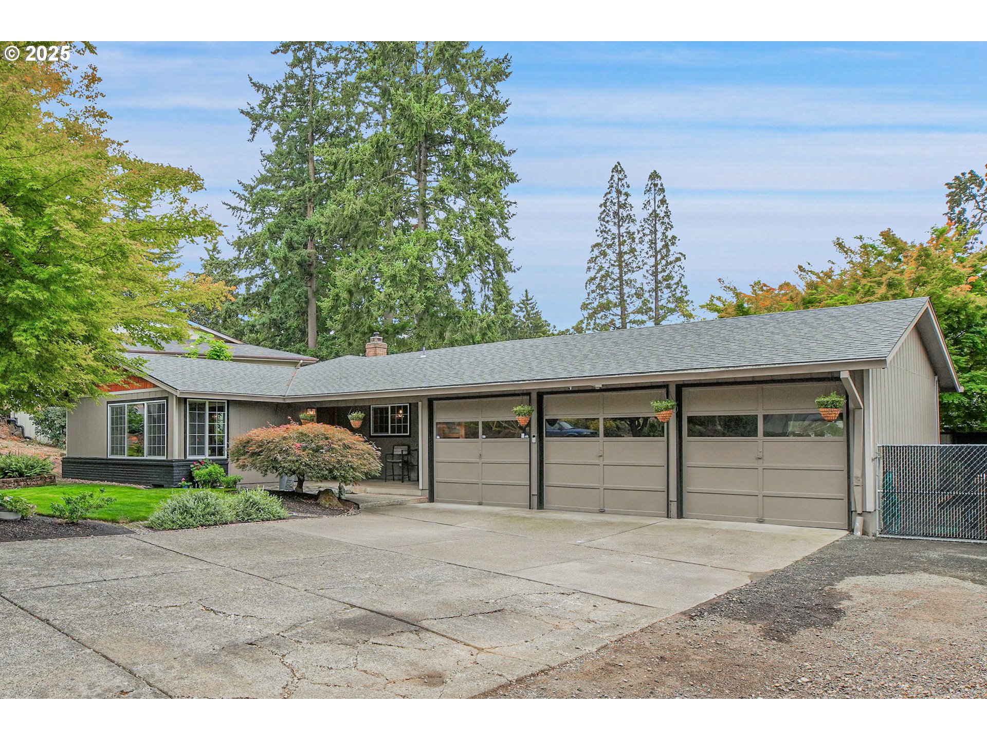 4046 SE Hager Ln, Milwaukie, OR 97267 - MLS 237074418 - Coldwell Banker