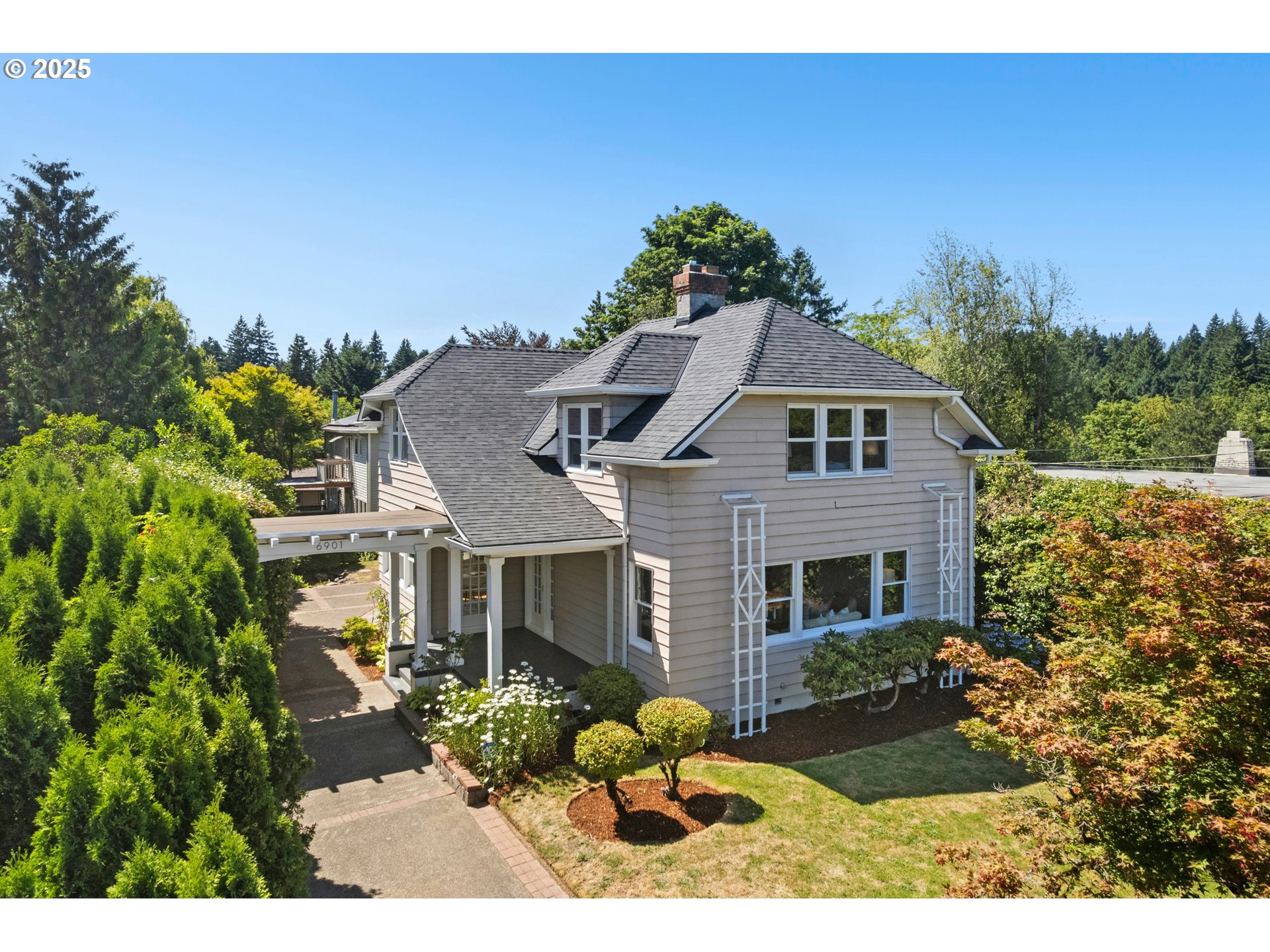 6901 SW 3rd Ave, Portland, OR 97219 - MLS 247168805 - Coldwell Banker