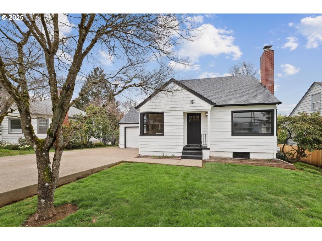 3211 SW Primrose St, Portland, OR 97219 - MLS 305002539 - Coldwell Banker