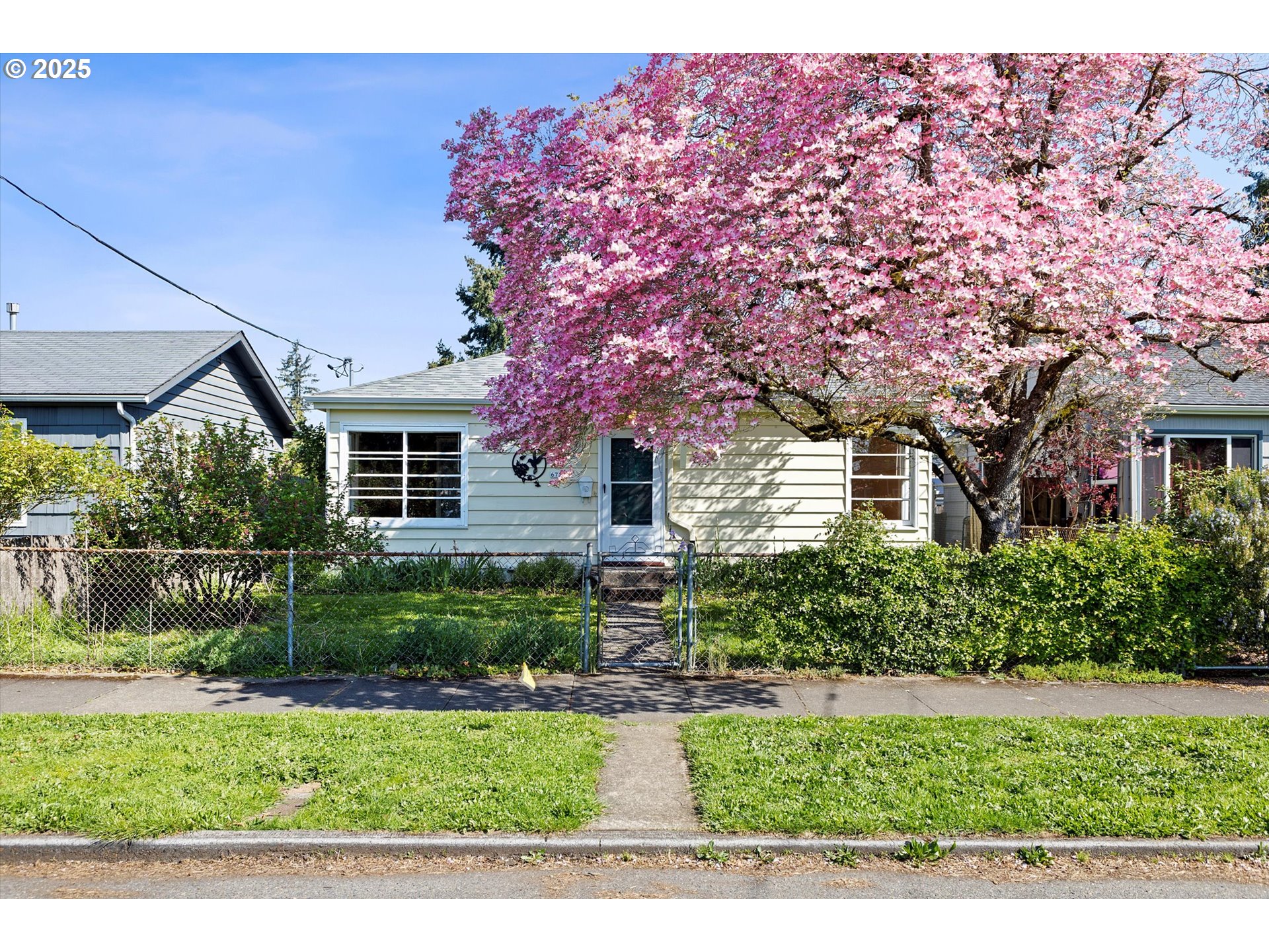 6725 SE Knight St, Portland, OR 97206 - MLS 311570845 - Coldwell Banker