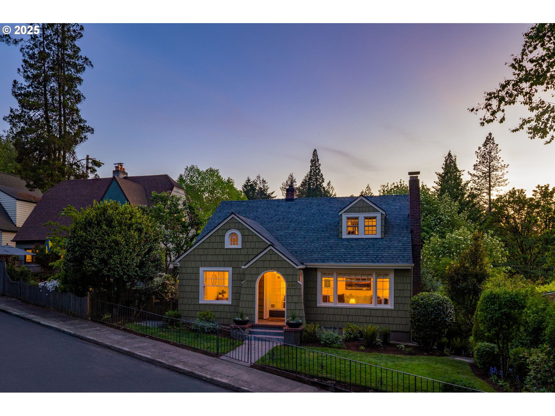 2799 SW Montgomery Dr, Portland, OR 97201 - MLS 333688473 - Coldwell Banker