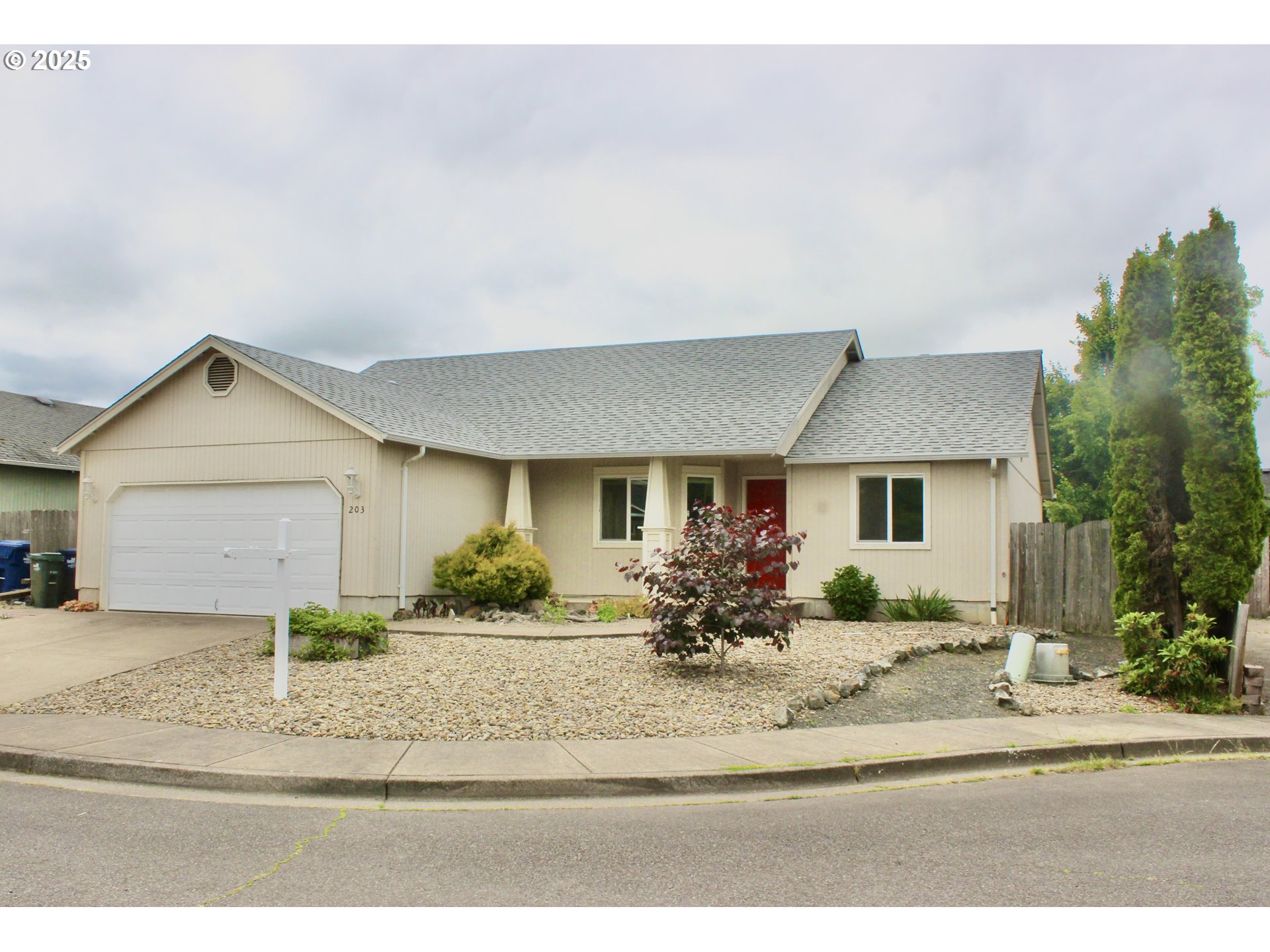 203 Robin Ct, Creswell, OR 97426 - MLS 423661686 - Coldwell Banker