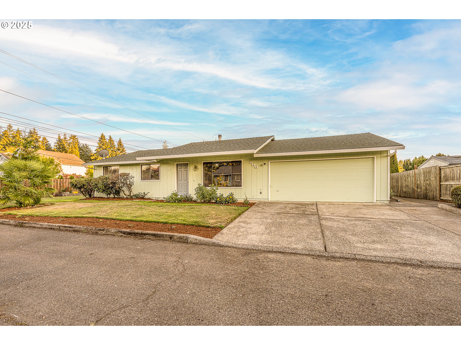 686 SE 43rd Ave, Hillsboro, OR 97123 - MLS 699941622 - Coldwell Banker