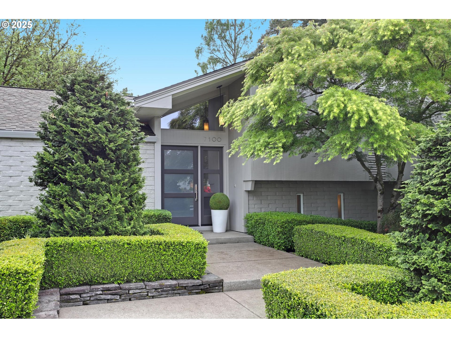 7100 SW Willowmere Dr, Portland, OR 97225 - MLS 722001338 - Coldwell Banker