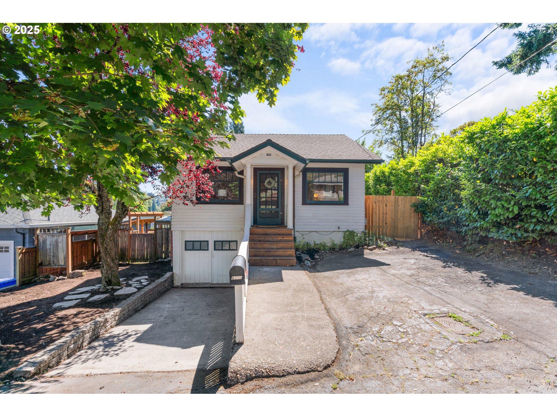6908 SW 55th Ave, Portland, OR 97219 - MLS 731513791 - Coldwell Banker