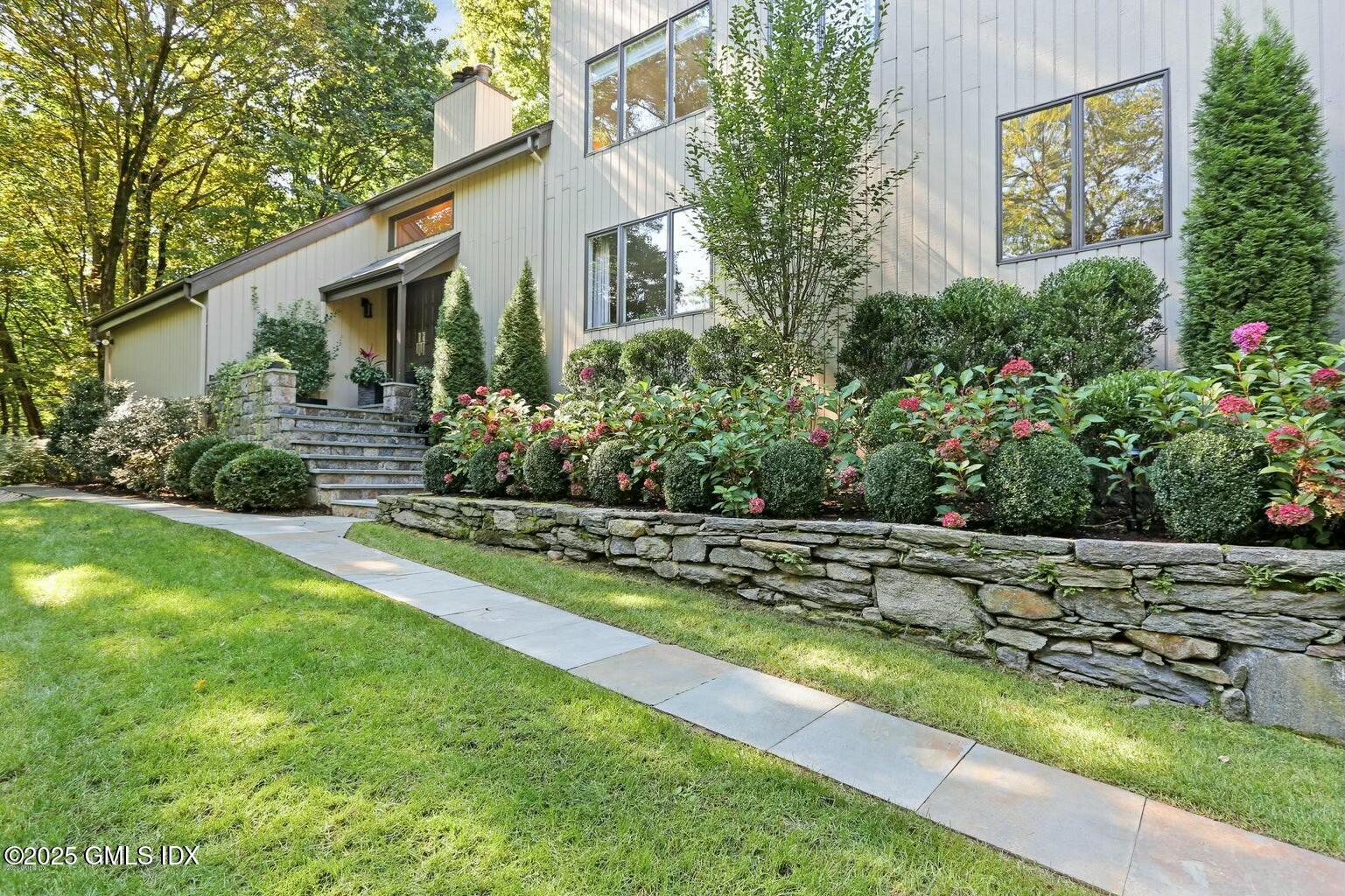 10 Stepping Stone Ln, Greenwich, CT 06830 - MLS 122620 - Coldwell Banker